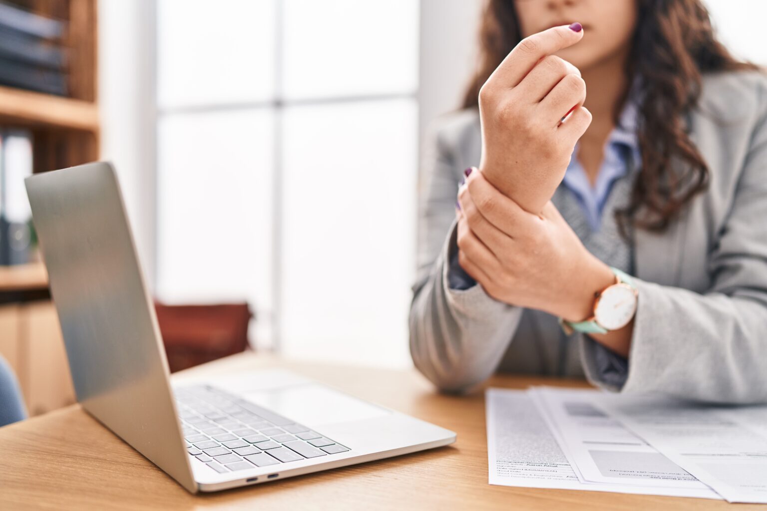How to Achieve Optimal Typing Posture: Tips for Preventing ...